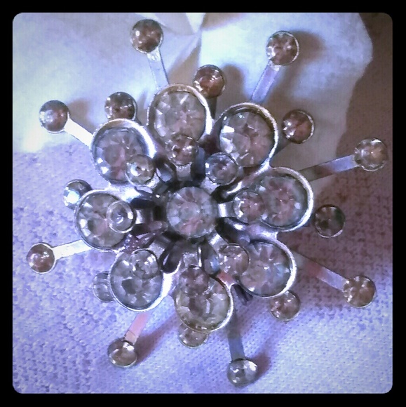 Jewelry | Vintage Flower Starburst Rhinestone Brooch | Poshmark